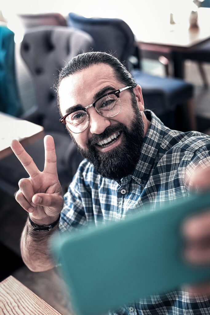 12 Best Selfie Poses: Ideas And Tips - Picsart Blog