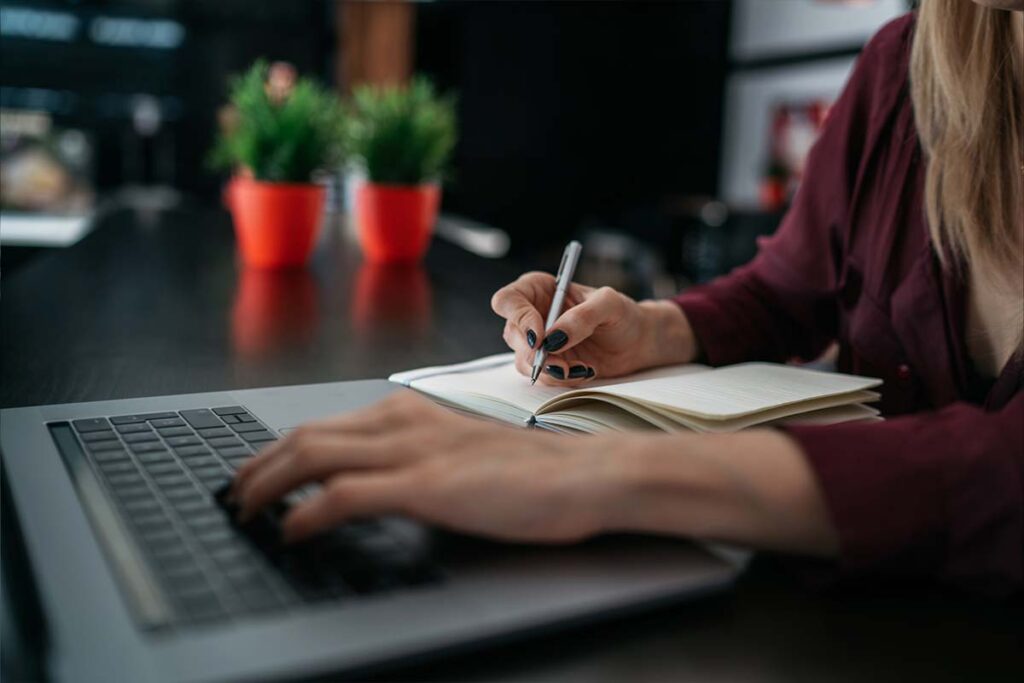 How to Write a Video Script in 5 Easy Steps - Picsart Blog